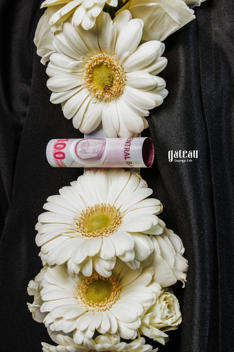 Beautiful Flower Bouquet Graduation Gift for Celebrations | Gateau ...