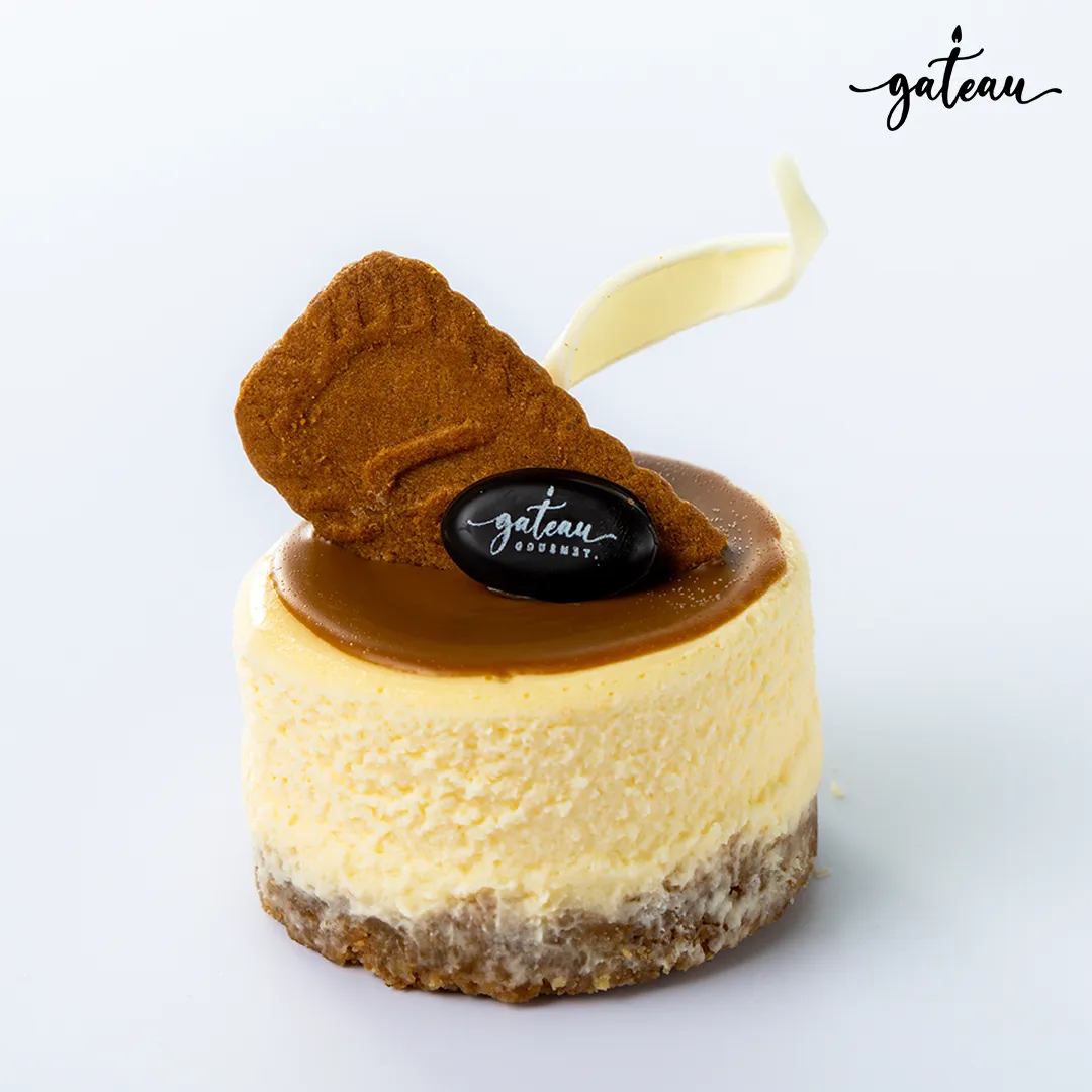 Delicious Mono Lotus Cheesecake with Biscuit Topping | Gateau Gourmet