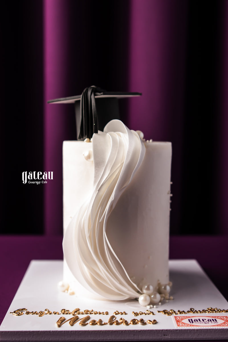 Elegant Graduation Celebration Cake for Your Special Day | Gateau Gourmet